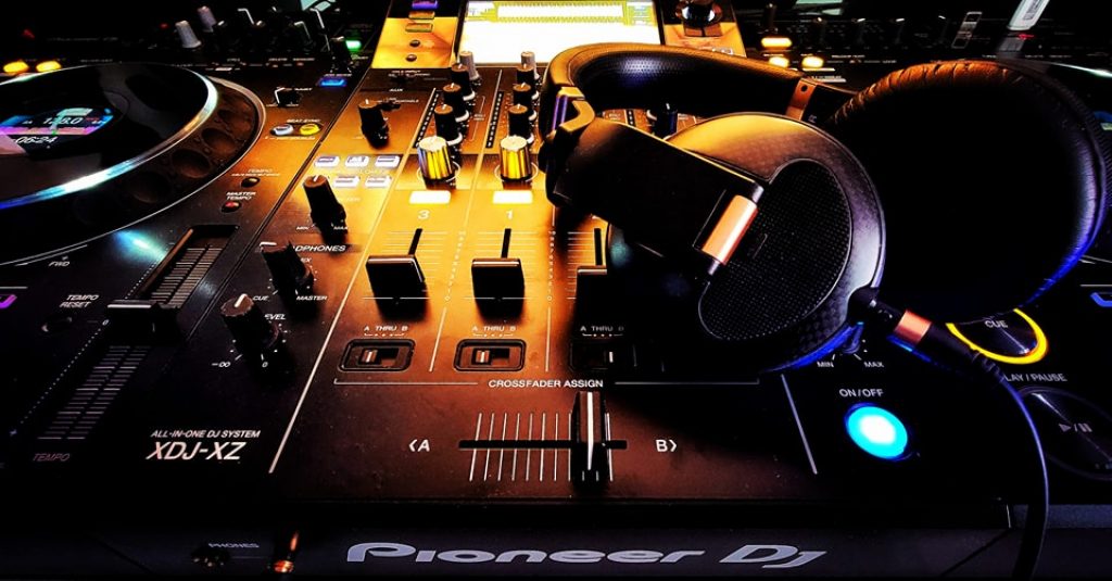 Top 10 Best DJ Headphones For Beginners [2025]
